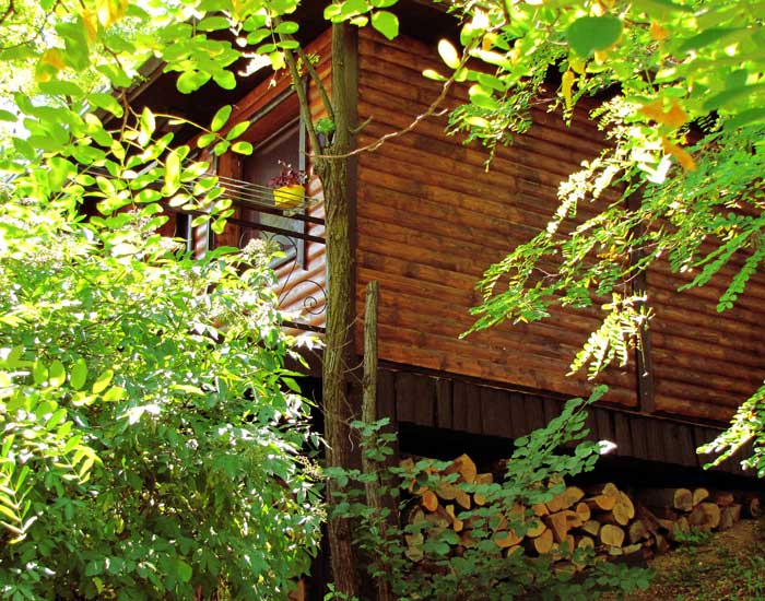 fruska gora Brvnare Platan · Fruška gora glamping smeštaj i vikend ...