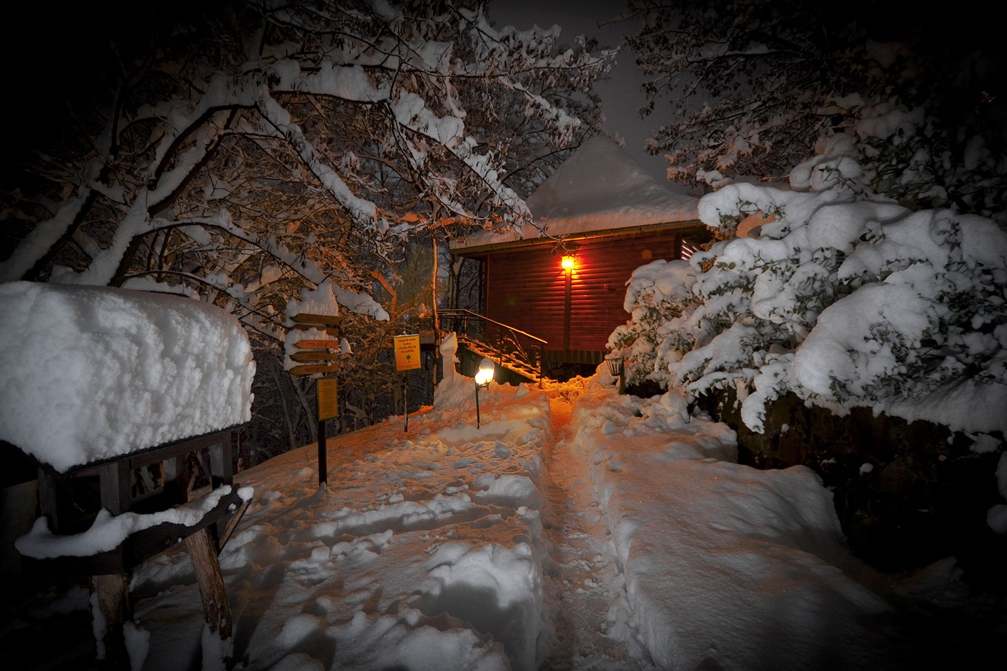 Brvnare Platan fruska fora · Fruška gora smeštaj sa kaminom u brvnari ...