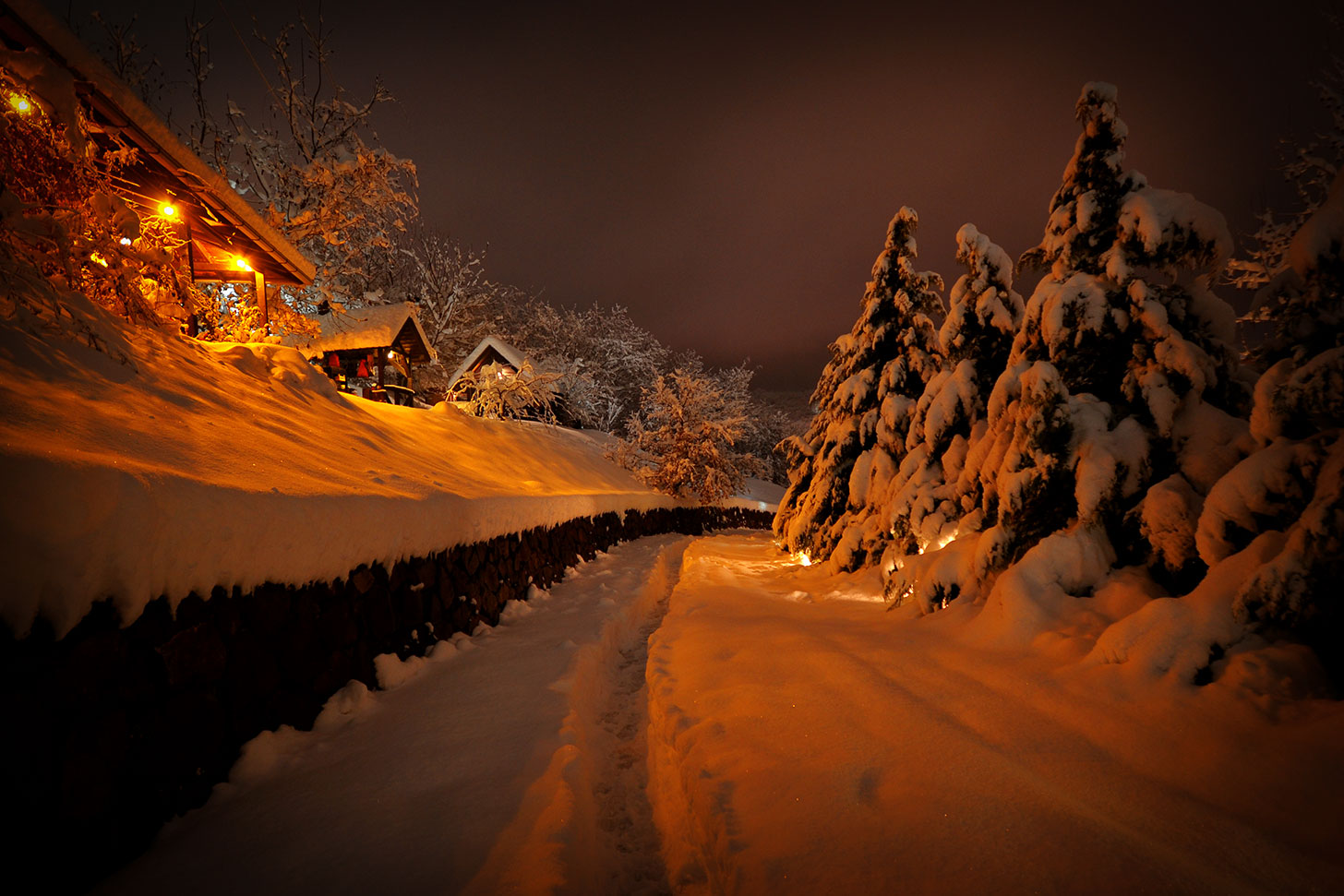 kuca-2 · Fruška gora smeštaj i vikend odmor u prirodi, brvnare sa kaminom