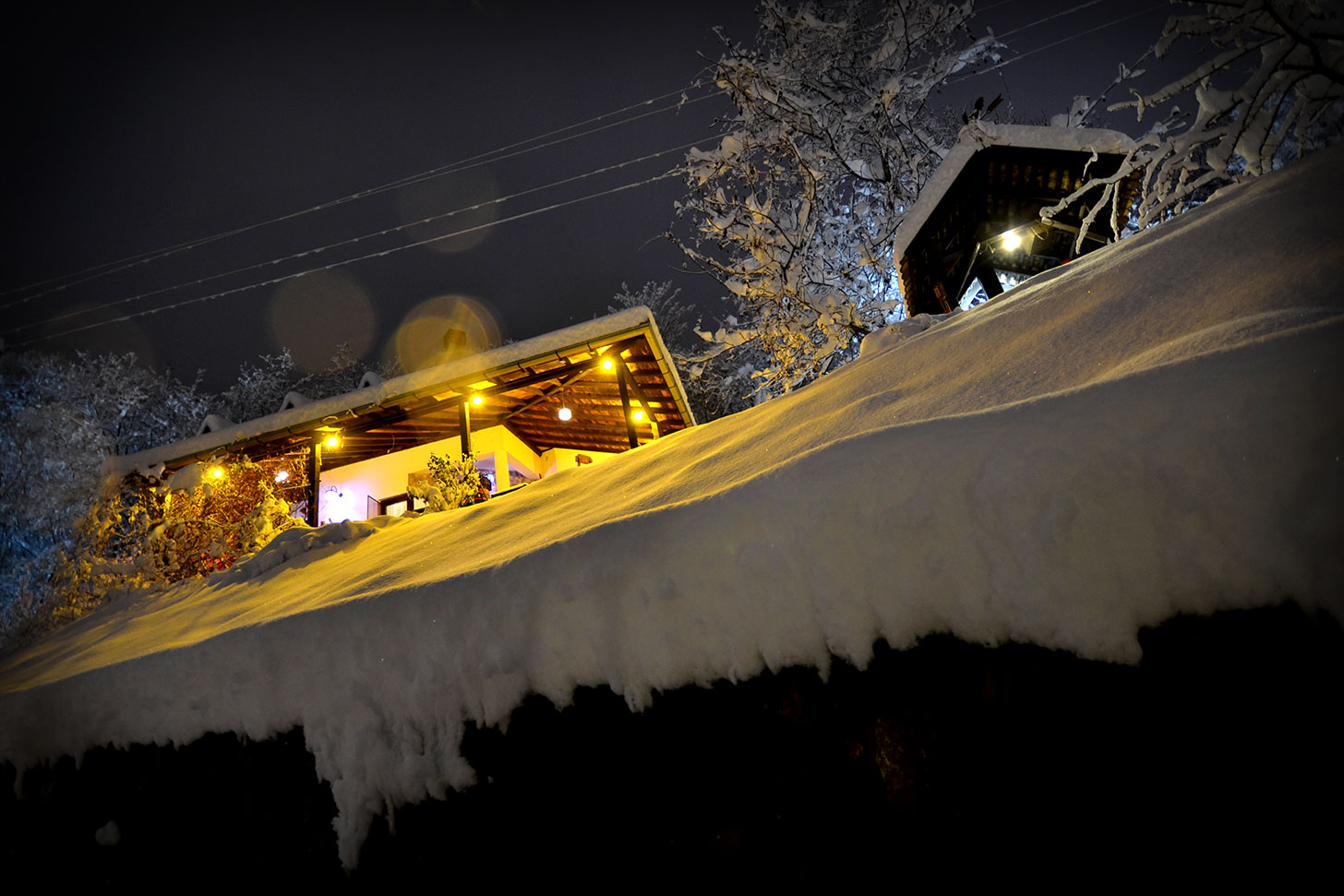 kuca · Fruška gora smeštaj i vikend odmor u prirodi brvnare sa kaminom